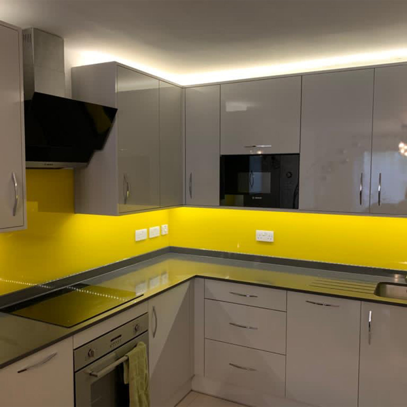 Bespoke Painted Glass Splashbacks | Your Size, Your Colour | Express ...